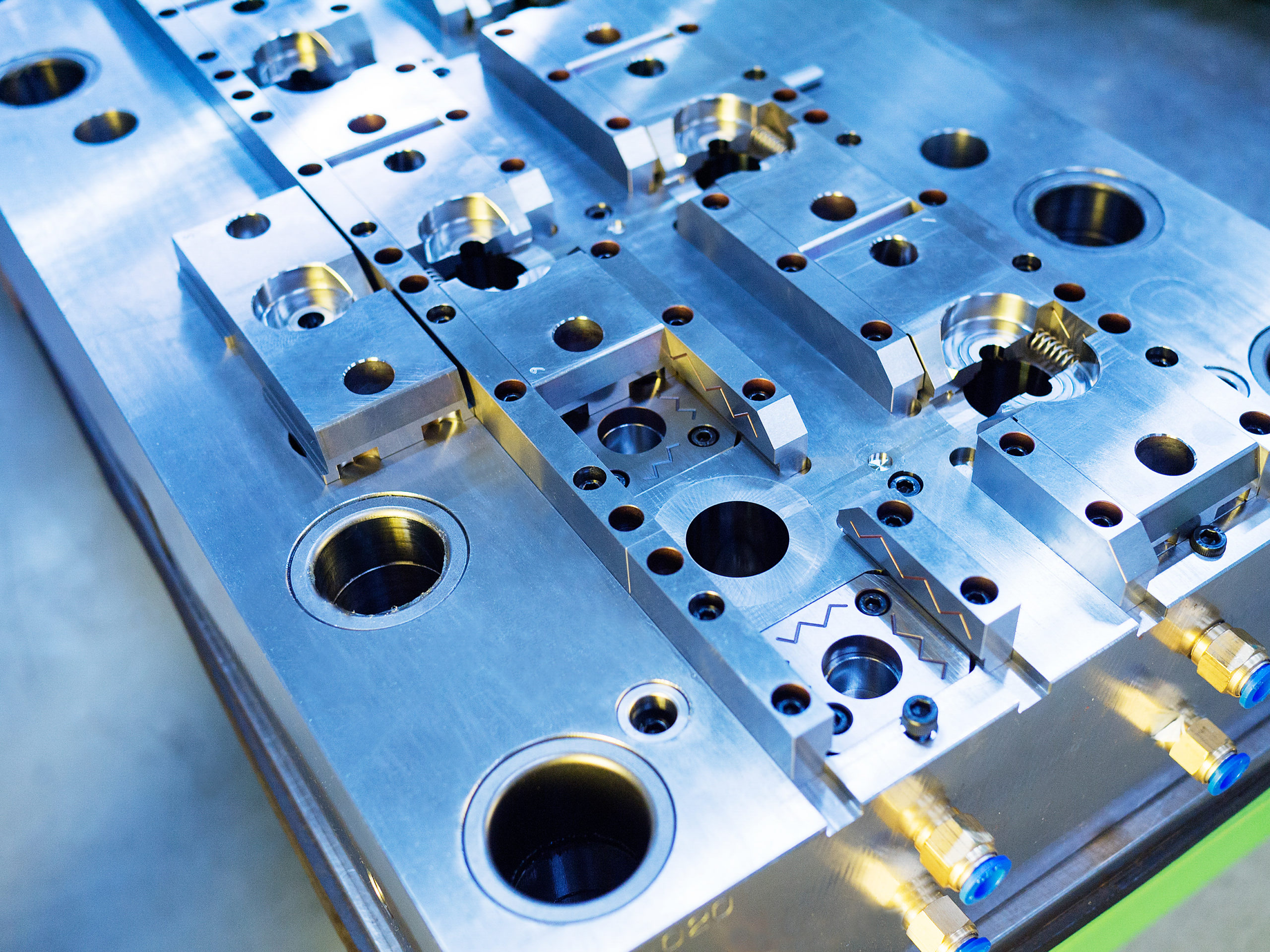 Injection Molding | Vent Gases | Mold Vent Applications | Mott Corp